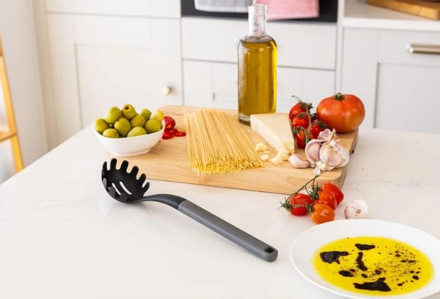 Kitchenaid Classic Pasta Server Charcoal Grey – Adams